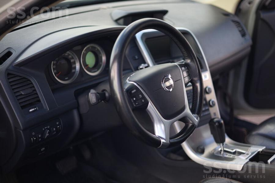 Grey Volvo XC60 2009 in Liepaja, with an engine capacity of 2.40 L and mileage of 275 thousand km for 6800 €, photo 14 on AUTOMOTO.COM.LV