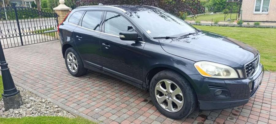 Pelēks Volvo XC60 2009 Šakiai, ar dzinēja tilpumu 2.40 L un nobraukumu 272 tūkst. km par 6500 €, foto 3 vietnē AUTOMOTO.COM.LV