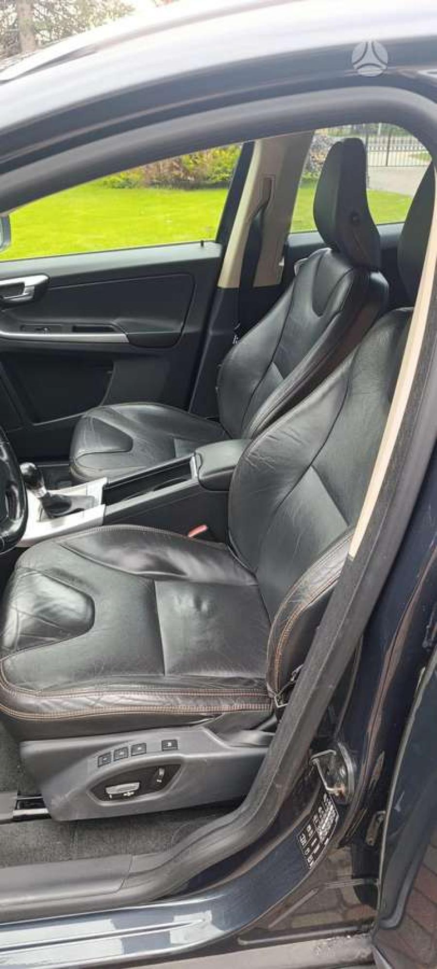 Pelēks Volvo XC60 2009 Šakiai, ar dzinēja tilpumu 2.40 L un nobraukumu 272 tūkst. km par 6500 €, foto 9 vietnē AUTOMOTO.COM.LV