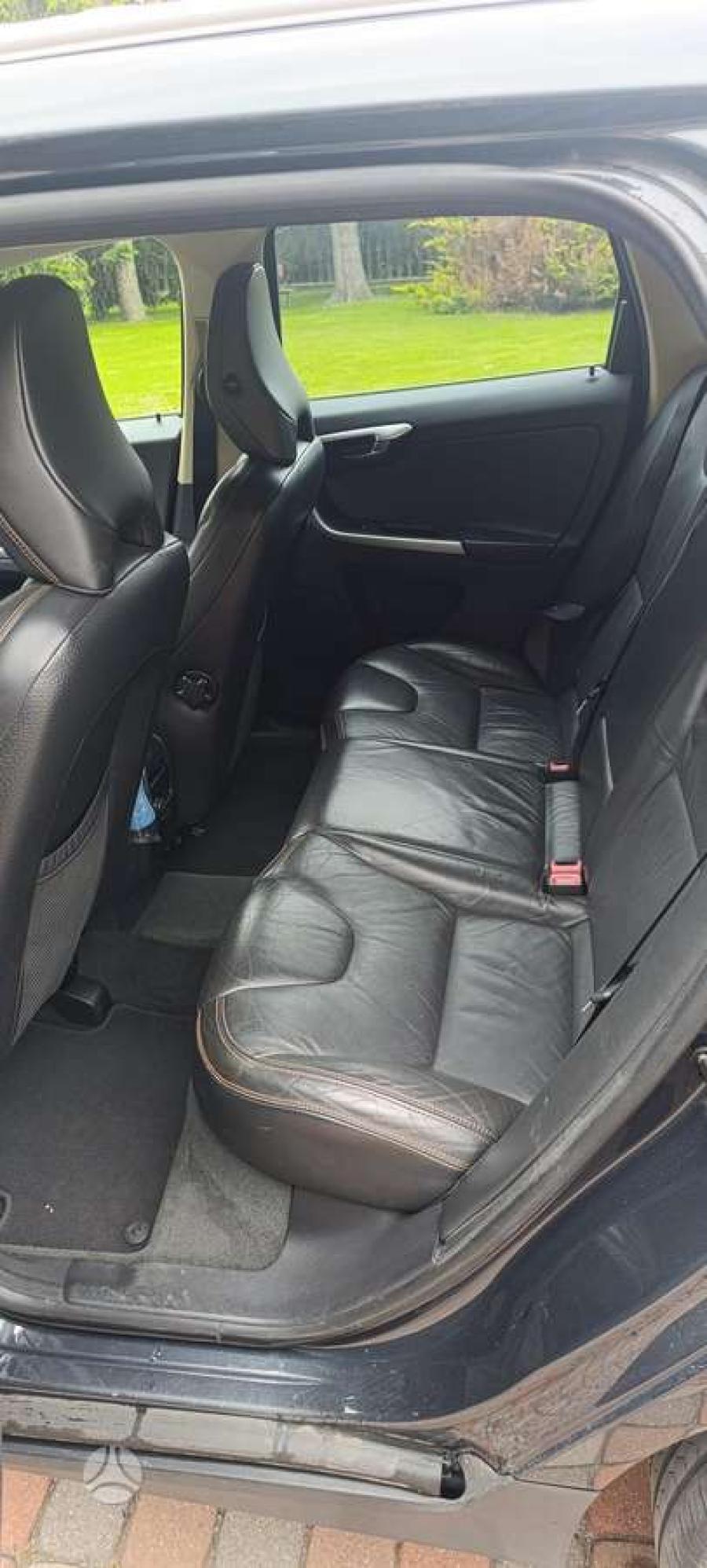 Pelēks Volvo XC60 2009 Šakiai, ar dzinēja tilpumu 2.40 L un nobraukumu 272 tūkst. km par 6500 €, foto 10 vietnē AUTOMOTO.COM.LV