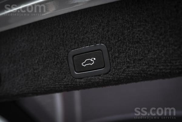 Grey Volvo XC60 2009 in Riga, with an engine capacity of 2.40 L and mileage of 239 thousand km for 7250 €, photo 11 on AUTOMOTO.COM.LV