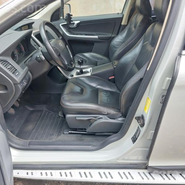 Pelēks Volvo XC60 2009 Rīga, ar dzinēja tilpumu 2.40 L un nobraukumu 399 tūkst. km par 6500 €, foto 5 vietnē AUTOMOTO.COM.LV