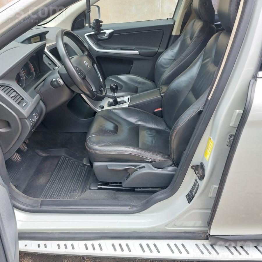 Grey Volvo XC60 2009 in Riga, with an engine capacity of 2.40 L and mileage of 399 thousand km for 6500 €, photo 6 on AUTOMOTO.COM.LV