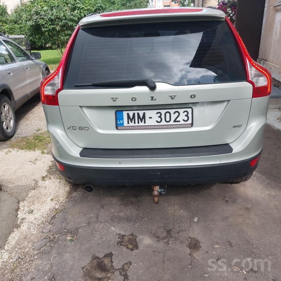 Grey Volvo XC60 2009 in Riga, with an engine capacity of 2.40 L and mileage of 399 thousand km for 6500 €, photo 7 on AUTOMOTO.COM.LV