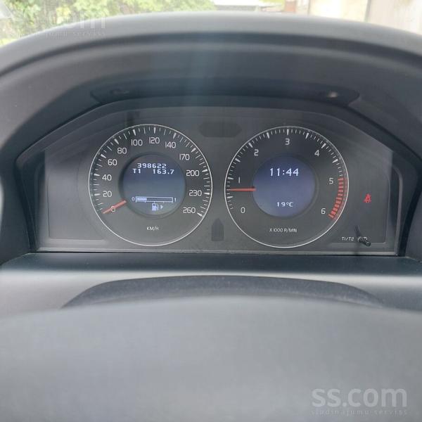 Pelēks Volvo XC60 2009 Rīga, ar dzinēja tilpumu 2.40 L un nobraukumu 399 tūkst. km par 6500 €, foto 9 vietnē AUTOMOTO.COM.LV