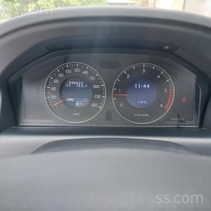 Grey Volvo XC60 2009 in Riga, with an engine capacity of 2.40 L and mileage of 399 thousand km for 6500 €, photo 10 on AUTOMOTO.COM.LV