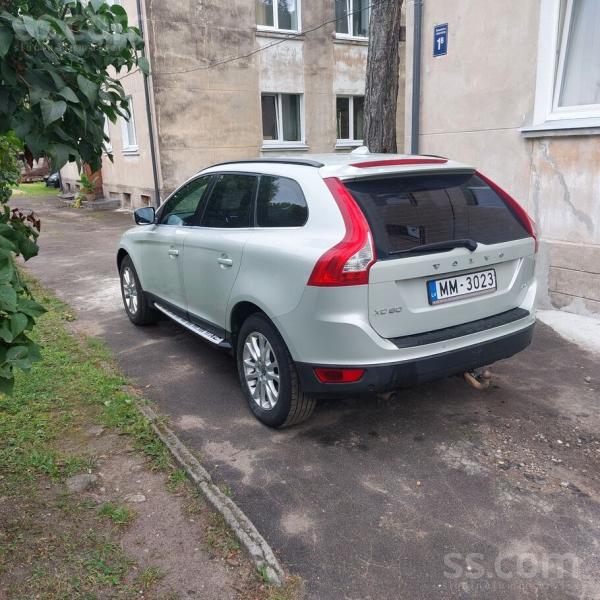 Grey Volvo XC60 2009 in Riga, with an engine capacity of 2.40 L and mileage of 399 thousand km for 6500 €, photo 4 on AUTOMOTO.COM.LV