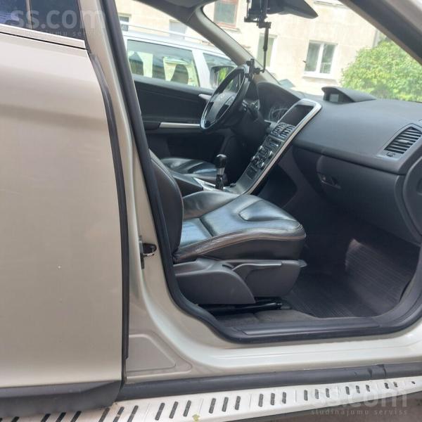 Grey Volvo XC60 2009 in Riga, with an engine capacity of 2.40 L and mileage of 399 thousand km for 6500 €, photo 9 on AUTOMOTO.COM.LV