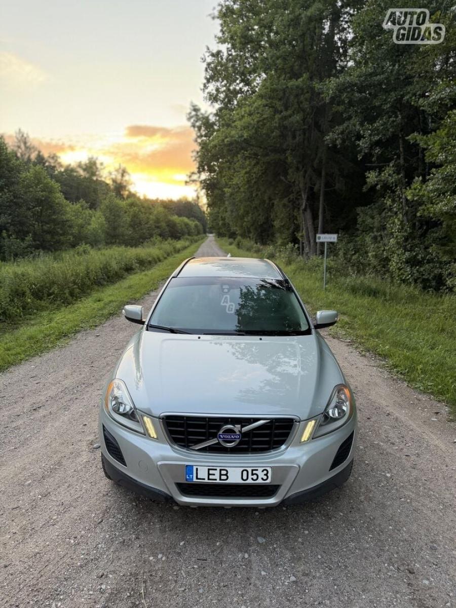 Grey Volvo XC60 2009 in Kaunas, with an engine capacity of 2.40 L and mileage of 390 thousand km for 5300 €, photo 1 on AUTOMOTO.COM.LV