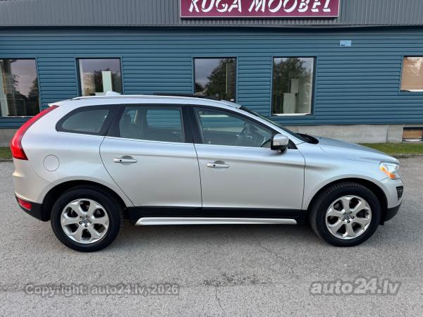 Volvo XC60 2009 in Tallinn on AUTOMOTO.COM.LV Grey Volvo XC60 2009 in Tallinn, with an engine capacity of 2.40 L and mileage of 279 thousand km for 9900 €, photo 5 on AUTOMOTO.COM.LV