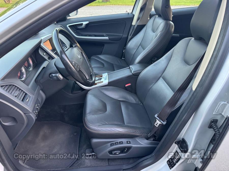Pelēks Volvo XC60 2009 Tallina, ar dzinēja tilpumu 2.40 L un nobraukumu 279 tūkst. km par 9900 €, foto 12 vietnē AUTOMOTO.COM.LV