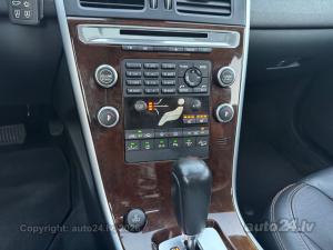 Pelēks Volvo XC60 2009 Tallina, ar dzinēja tilpumu 2.40 L un nobraukumu 279 tūkst. km par 9900 €, foto 19 vietnē AUTOMOTO.COM.LV