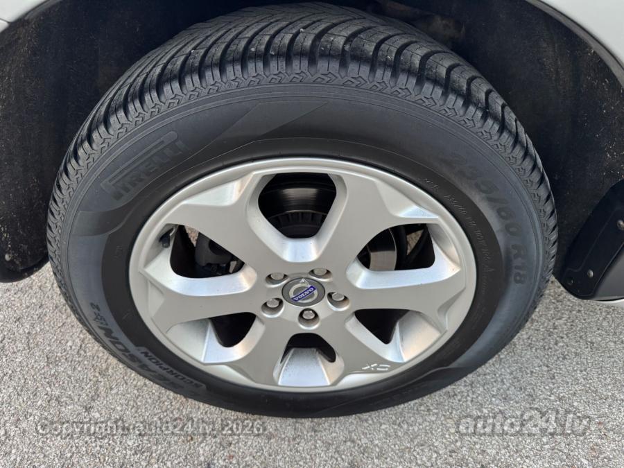 Pelēks Volvo XC60 2009 Tallina, ar dzinēja tilpumu 2.40 L un nobraukumu 279 tūkst. km par 9900 €, foto 26 vietnē AUTOMOTO.COM.LV