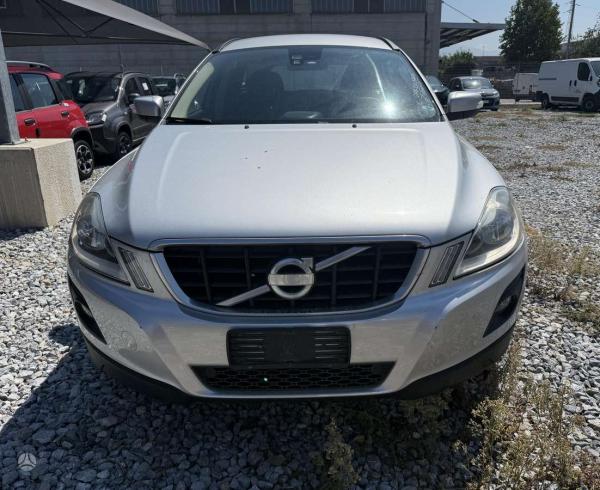 Grey Volvo XC60 2009 in Siauliai, with an engine capacity of 2.40 L and mileage of 266 thousand km for 4200 €, photo 3 on AUTOMOTO.COM.LV