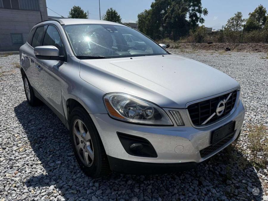 Grey Volvo XC60 2009 in Siauliai, with an engine capacity of 2.40 L and mileage of 266 thousand km for 4200 €, photo 4 on AUTOMOTO.COM.LV