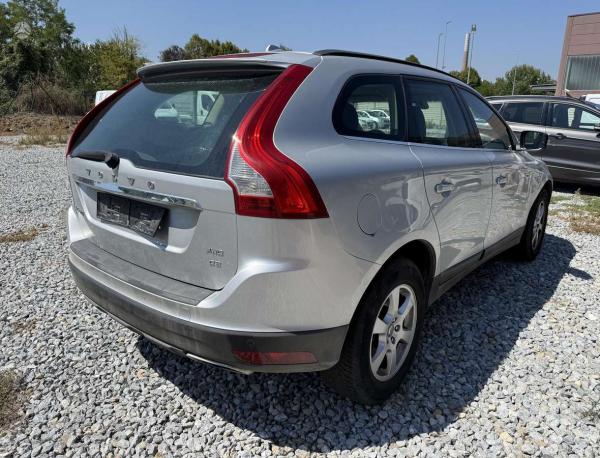 Grey Volvo XC60 2009 in Siauliai, with an engine capacity of 2.40 L and mileage of 266 thousand km for 4200 €, photo 5 on AUTOMOTO.COM.LV