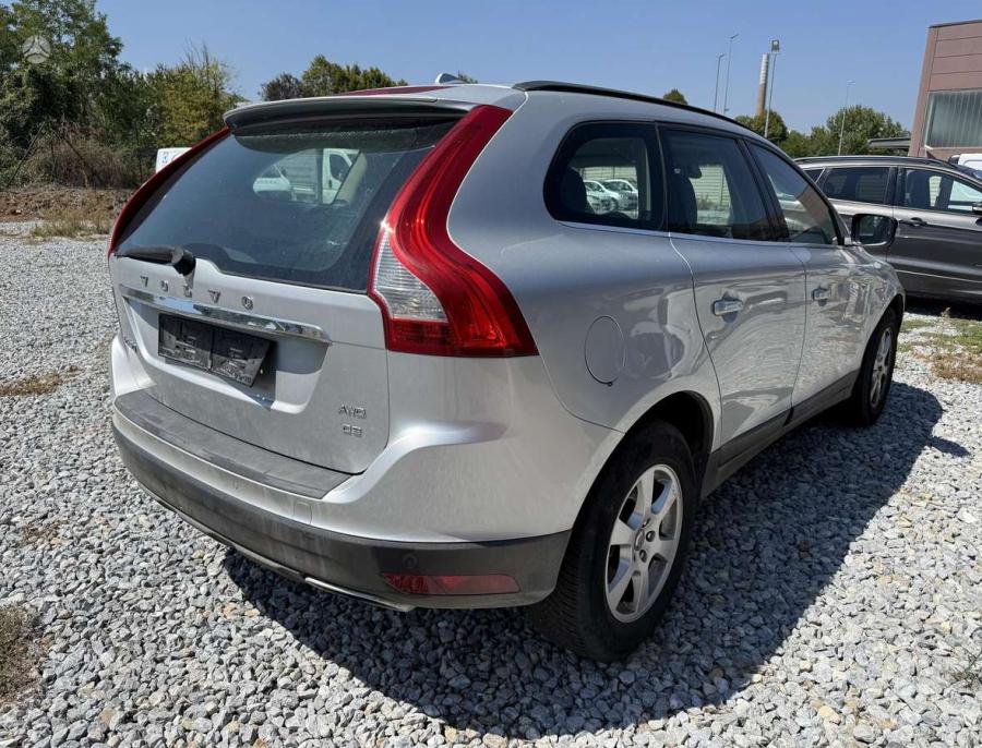Grey Volvo XC60 2009 in Siauliai, with an engine capacity of 2.40 L and mileage of 266 thousand km for 4200 €, photo 5 on AUTOMOTO.COM.LV