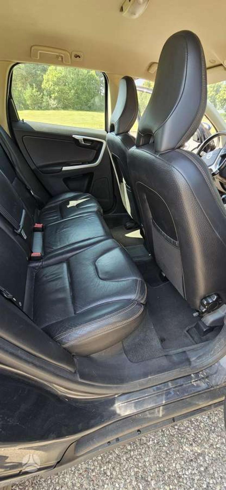 Grey Volvo XC60 2009 in Vilnius, with an engine capacity of 2.40 L and mileage of 259 thousand km for 7090 €, photo 18 on AUTOMOTO.COM.LV