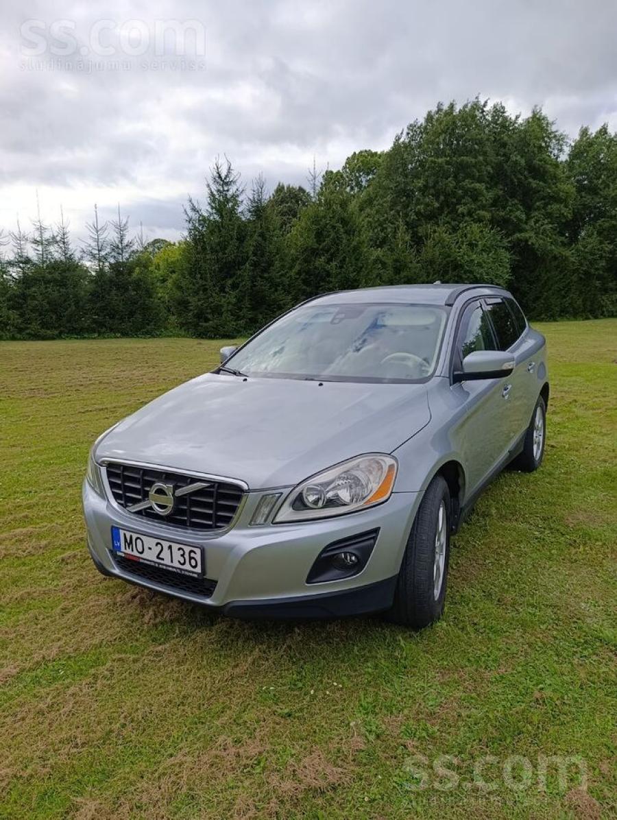 Grey Volvo XC60 2009 in Ventspils, with an engine capacity of 2.40 L and mileage of 292 thousand km for 6000 €, photo 4 on AUTOMOTO.COM.LV