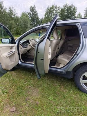 Grey Volvo XC60 2009 in Ventspils, with an engine capacity of 2.40 L and mileage of 292 thousand km for 6000 €, photo 5 on AUTOMOTO.COM.LV