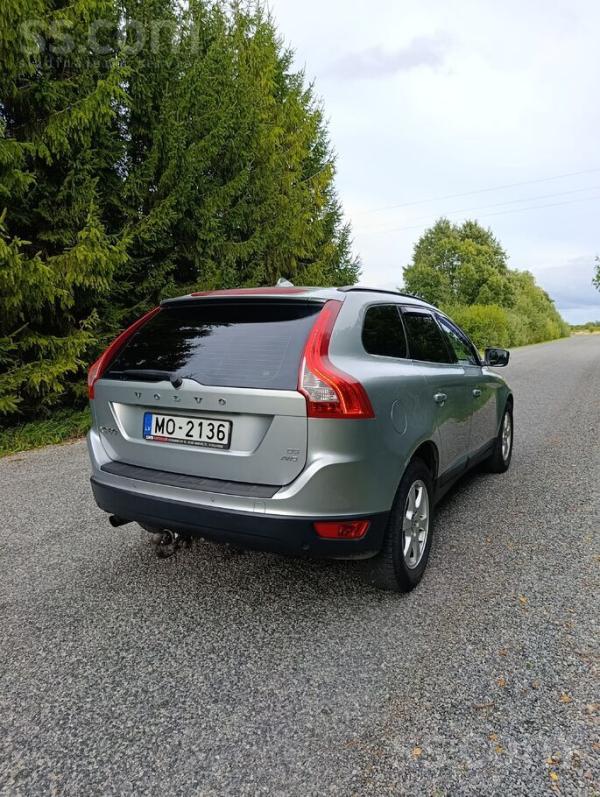 Volvo XC60 2009 in Ventspils on AUTOMOTO.COM.LV Grey Volvo XC60 2009 in Ventspils, with an engine capacity of 2.40 L and mileage of 293 thousand km for 6000 €, photo 4 on AUTOMOTO.COM.LV
