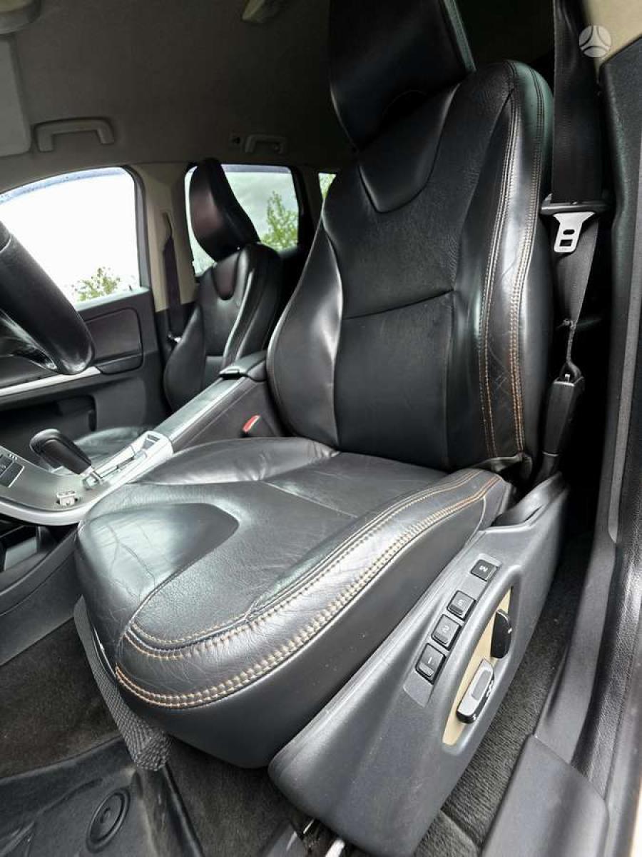 Pelēks Volvo XC60 2009 Šauļi, ar dzinēja tilpumu 2.40 L un nobraukumu 457 tūkst. km par 5600 €, foto 19 vietnē AUTOMOTO.COM.LV