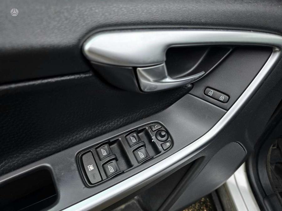 Pelēks Volvo XC60 2009 Šauļi, ar dzinēja tilpumu 2.40 L un nobraukumu 457 tūkst. km par 5600 €, foto 20 vietnē AUTOMOTO.COM.LV