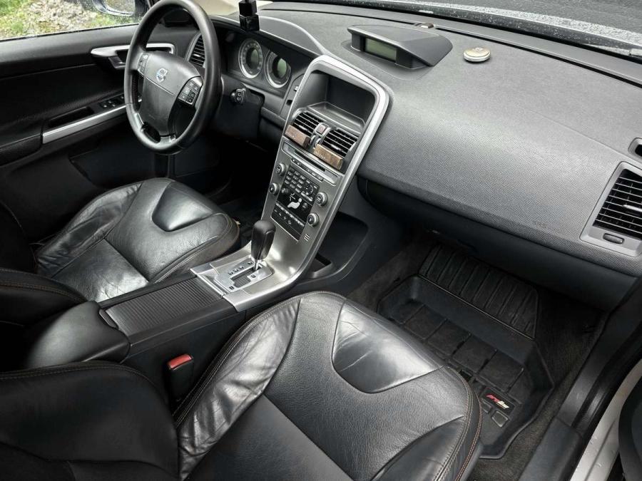 Pelēks Volvo XC60 2009 Šauļi, ar dzinēja tilpumu 2.40 L un nobraukumu 457 tūkst. km par 5600 €, foto 22 vietnē AUTOMOTO.COM.LV