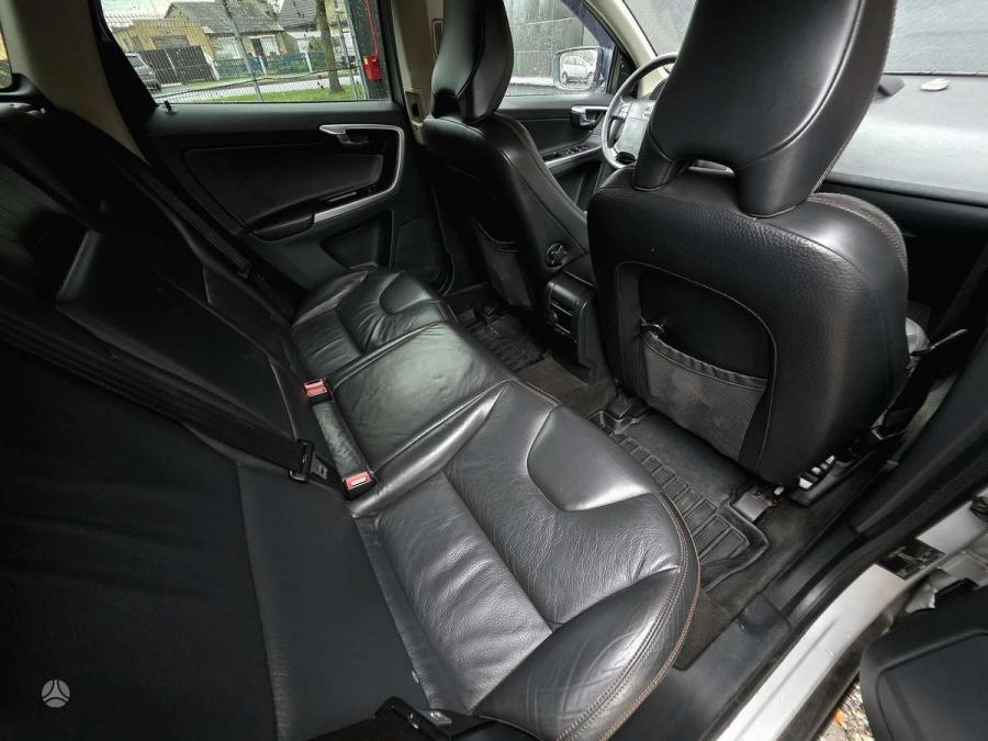 Pelēks Volvo XC60 2009 Šauļi, ar dzinēja tilpumu 2.40 L un nobraukumu 457 tūkst. km par 5600 €, foto 24 vietnē AUTOMOTO.COM.LV