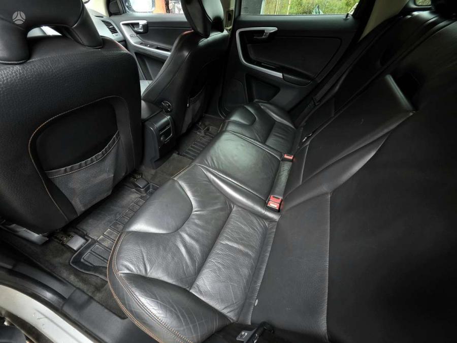 Pelēks Volvo XC60 2009 Šauļi, ar dzinēja tilpumu 2.40 L un nobraukumu 457 tūkst. km par 5600 €, foto 26 vietnē AUTOMOTO.COM.LV