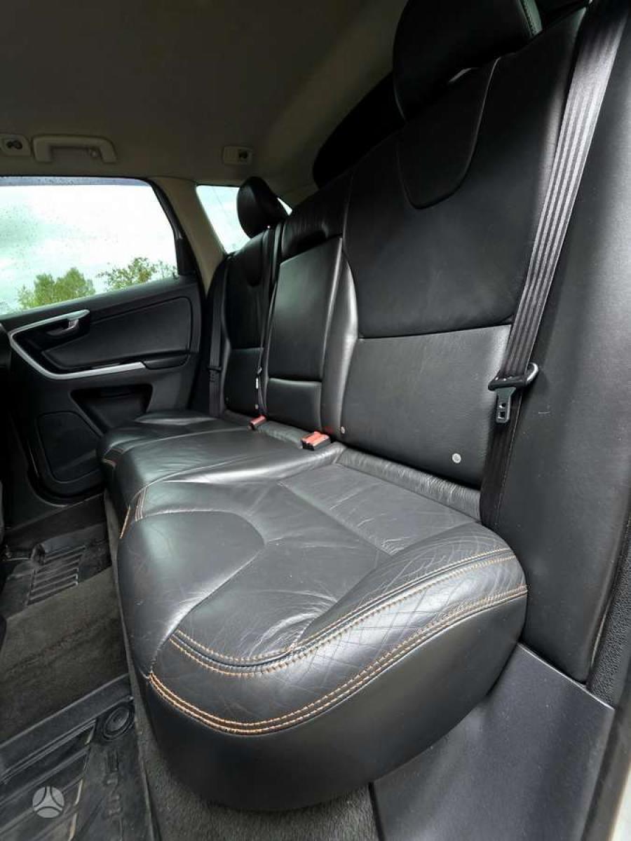Pelēks Volvo XC60 2009 Šauļi, ar dzinēja tilpumu 2.40 L un nobraukumu 457 tūkst. km par 5600 €, foto 27 vietnē AUTOMOTO.COM.LV