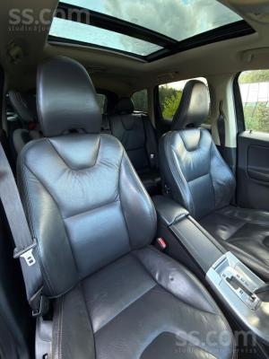 Grey Volvo XC60 2009 in Daugavpils, with an engine capacity of 2.40 L and mileage of 426 thousand km for 5100 €, photo 3 on AUTOMOTO.COM.LV