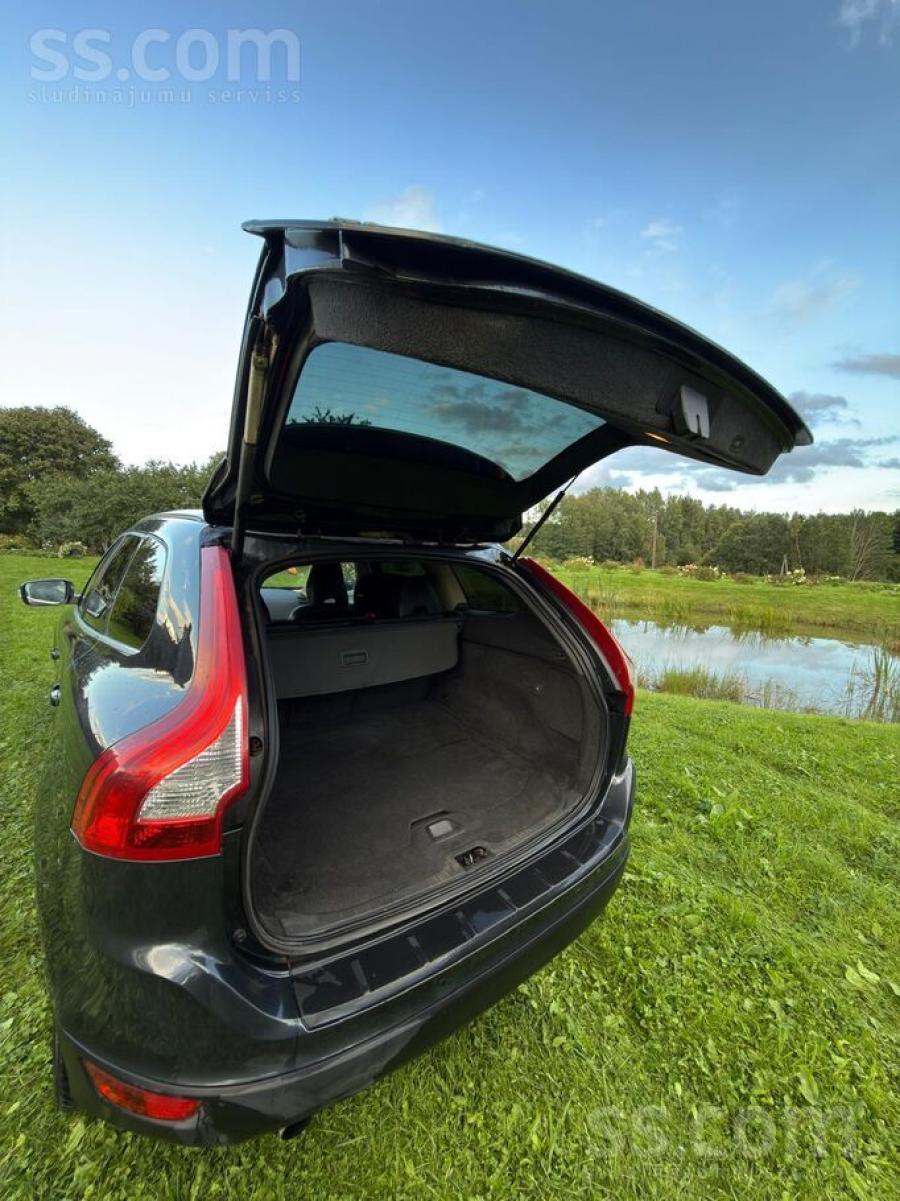 Grey Volvo XC60 2009 in Daugavpils, with an engine capacity of 2.40 L and mileage of 426 thousand km for 5100 €, photo 6 on AUTOMOTO.COM.LV