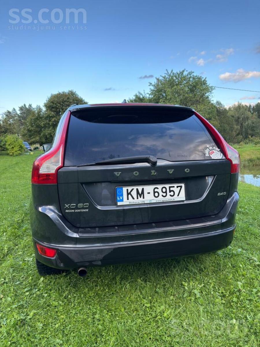 Grey Volvo XC60 2009 in Daugavpils, with an engine capacity of 2.40 L and mileage of 426 thousand km for 5100 €, photo 7 on AUTOMOTO.COM.LV