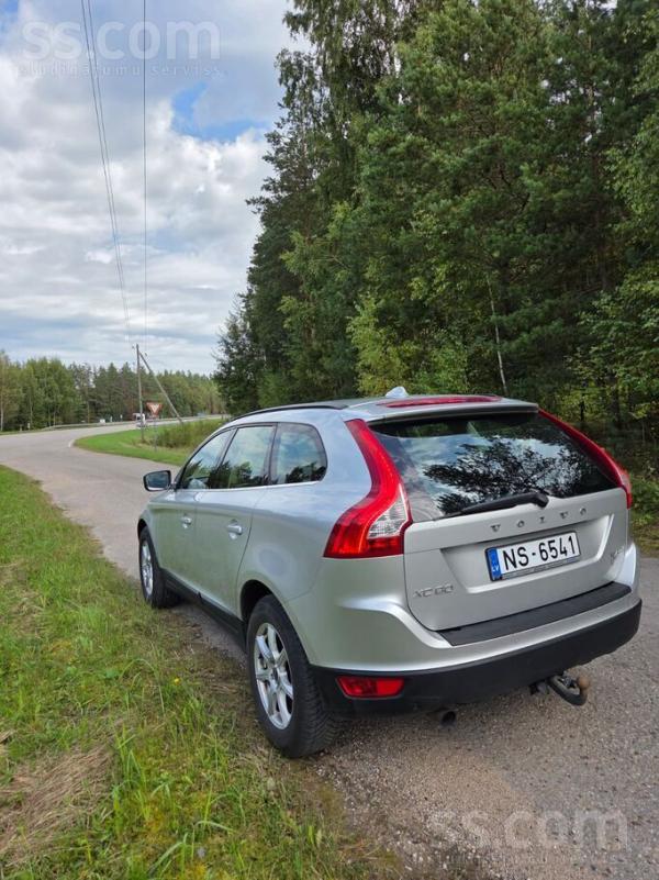 Pelēks Volvo XC60 2009 Jēkabpils, ar dzinēja tilpumu 2.40 L un nobraukumu 286 tūkst. km par 6495 €, foto 4 vietnē AUTOMOTO.COM.LV