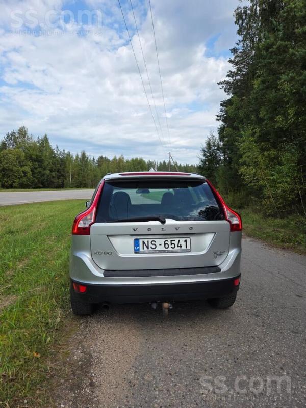 Pelēks Volvo XC60 2009 Jēkabpils, ar dzinēja tilpumu 2.40 L un nobraukumu 286 tūkst. km par 6495 €, foto 5 vietnē AUTOMOTO.COM.LV