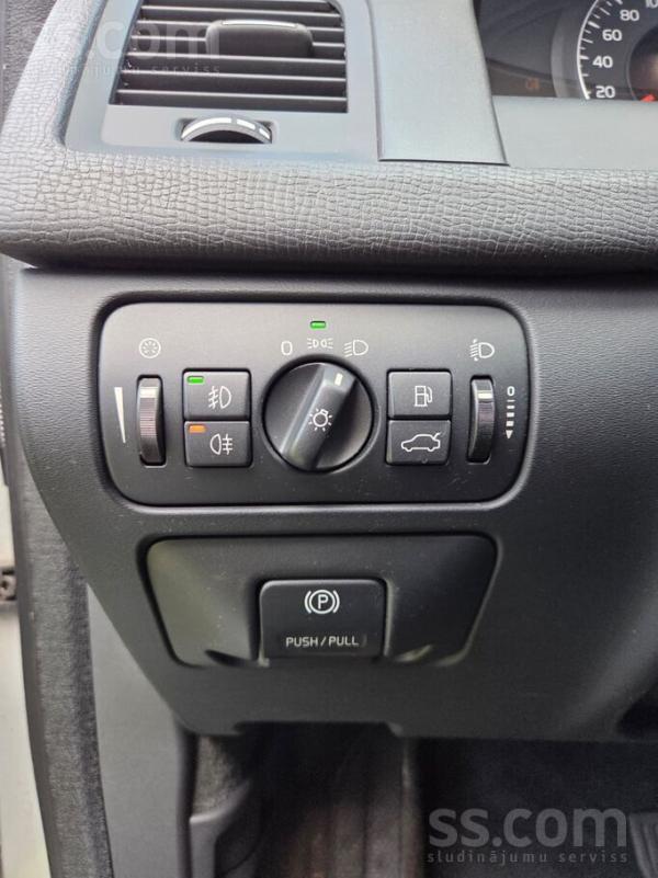 Pelēks Volvo XC60 2009 Jēkabpils, ar dzinēja tilpumu 2.40 L un nobraukumu 286 tūkst. km par 6495 €, foto 8 vietnē AUTOMOTO.COM.LV
