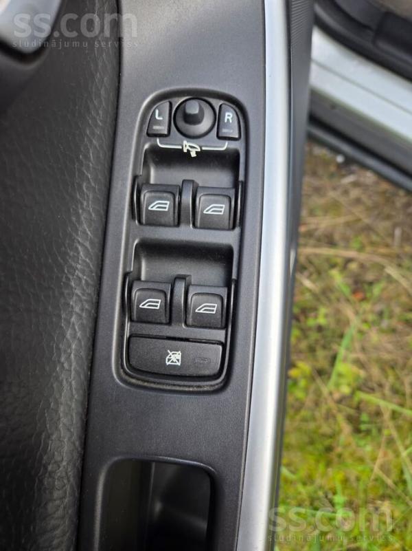 Pelēks Volvo XC60 2009 Jēkabpils, ar dzinēja tilpumu 2.40 L un nobraukumu 286 tūkst. km par 6495 €, foto 10 vietnē AUTOMOTO.COM.LV