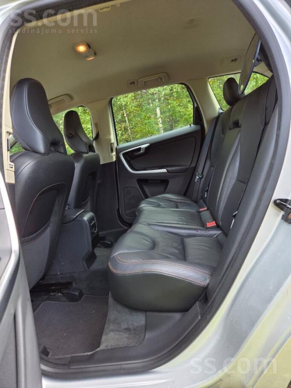 Pelēks Volvo XC60 2009 Jēkabpils, ar dzinēja tilpumu 2.40 L un nobraukumu 286 tūkst. km par 6495 €, foto 11 vietnē AUTOMOTO.COM.LV
