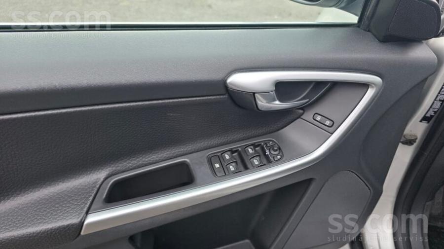 Pelēks Volvo XC60 2009 Jelgava, ar dzinēja tilpumu 2.40 L un nobraukumu 316 tūkst. km par 8390 €, foto 21 vietnē AUTOMOTO.COM.LV