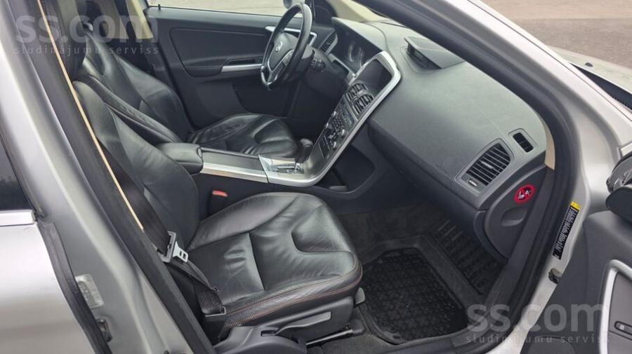 Pelēks Volvo XC60 2009 Jelgava, ar dzinēja tilpumu 2.40 L un nobraukumu 316 tūkst. km par 8390 €, foto 9 vietnē AUTOMOTO.COM.LV