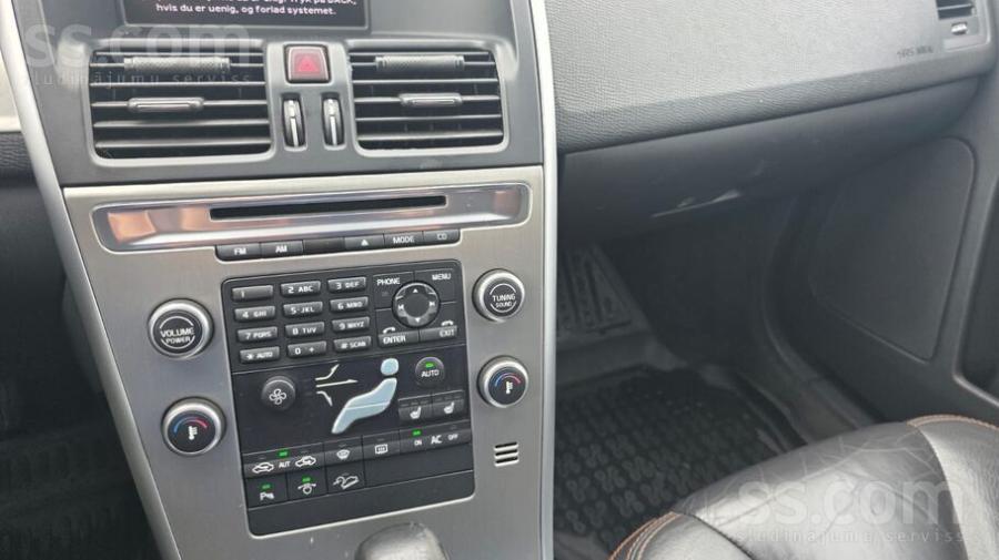 Pelēks Volvo XC60 2009 Jelgava, ar dzinēja tilpumu 2.40 L un nobraukumu 316 tūkst. km par 8390 €, foto 15 vietnē AUTOMOTO.COM.LV