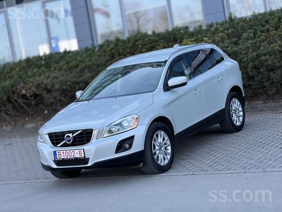 Pelēks Volvo XC60 2009 Rīga, ar dzinēja tilpumu 2.40 L un nobraukumu 330 tūkst. km par 7990 €, foto 1 vietnē AUTOMOTO.COM.LV