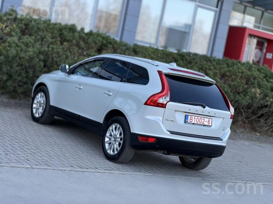 Pelēks Volvo XC60 2009 Rīga, ar dzinēja tilpumu 2.40 L un nobraukumu 330 tūkst. km par 7990 €, foto 8 vietnē AUTOMOTO.COM.LV