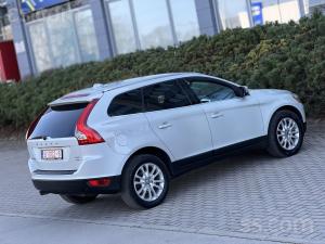 Pelēks Volvo XC60 2009 Rīga, ar dzinēja tilpumu 2.40 L un nobraukumu 330 tūkst. km par 7990 €, foto 9 vietnē AUTOMOTO.COM.LV