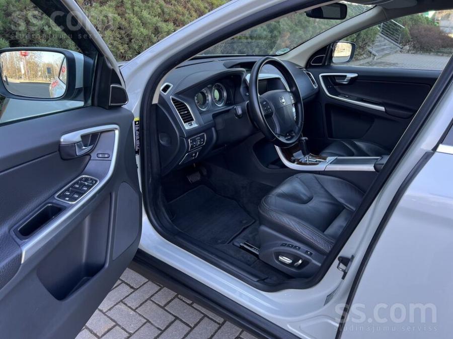Pelēks Volvo XC60 2009 Rīga, ar dzinēja tilpumu 2.40 L un nobraukumu 330 tūkst. km par 7990 €, foto 10 vietnē AUTOMOTO.COM.LV