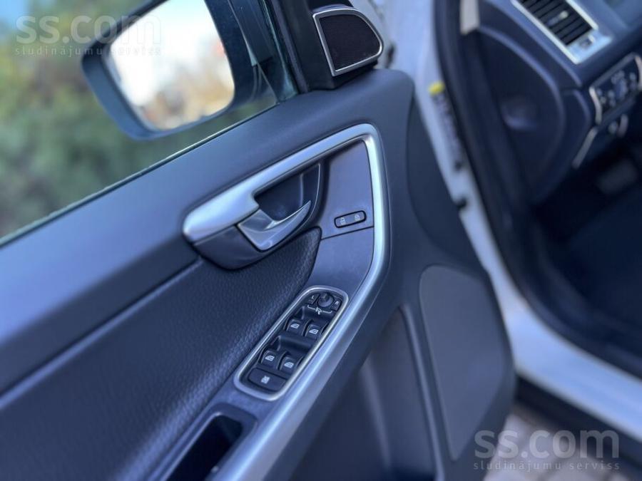 Pelēks Volvo XC60 2009 Rīga, ar dzinēja tilpumu 2.40 L un nobraukumu 330 tūkst. km par 7990 €, foto 11 vietnē AUTOMOTO.COM.LV