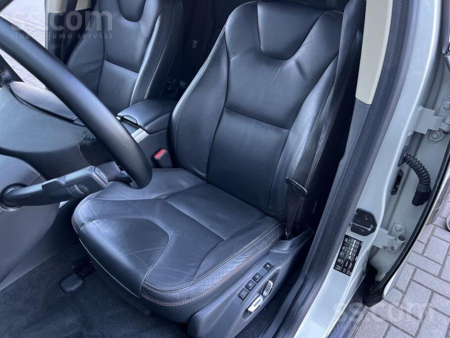 Pelēks Volvo XC60 2009 Rīga, ar dzinēja tilpumu 2.40 L un nobraukumu 330 tūkst. km par 7990 €, foto 12 vietnē AUTOMOTO.COM.LV