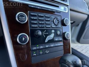 Pelēks Volvo XC60 2009 Rīga, ar dzinēja tilpumu 2.40 L un nobraukumu 330 tūkst. km par 7990 €, foto 20 vietnē AUTOMOTO.COM.LV