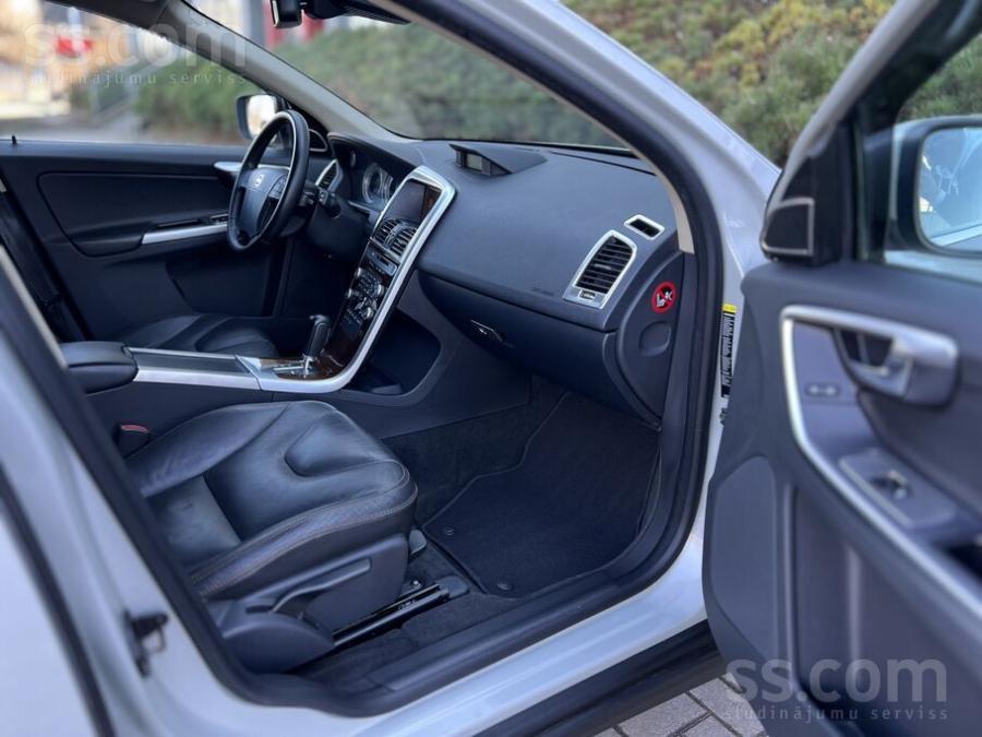 Pelēks Volvo XC60 2009 Rīga, ar dzinēja tilpumu 2.40 L un nobraukumu 330 tūkst. km par 7990 €, foto 22 vietnē AUTOMOTO.COM.LV
